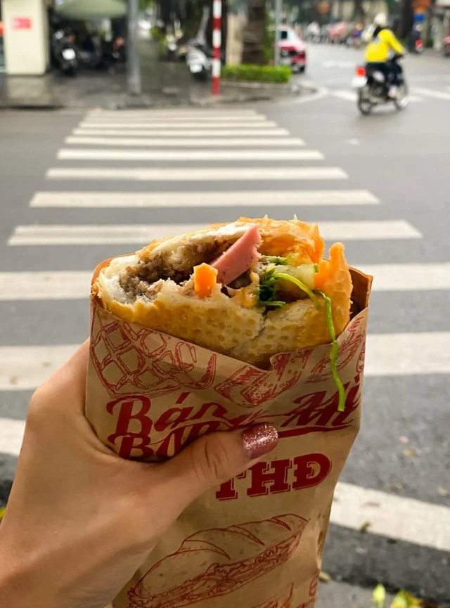 Hanoi - Street eats evening private tour - Avex Vietnam Travel